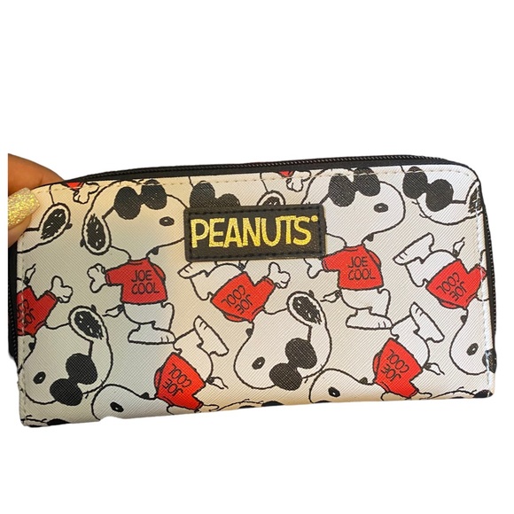 Peanuts | Bags | New Peanuts Snoopy Joe Cool Wallet Zip Around All In ...